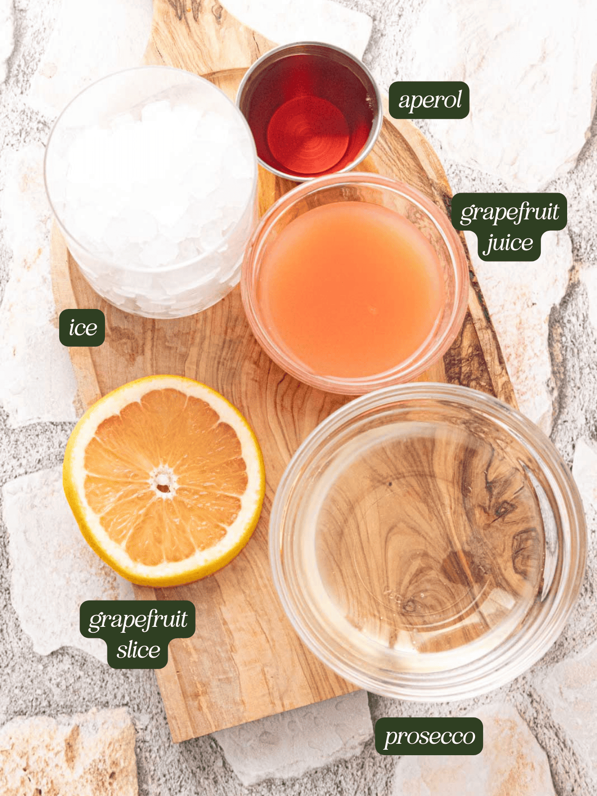 Grapefruit Aperol Spritz Recipe (Light Summer Cocktail) - Seasoned and ...