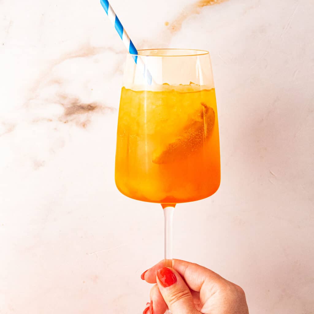 Summer Peach Aperol Spritz Recipe (Easy Peach-Aperol Drink) - Seasoned ...