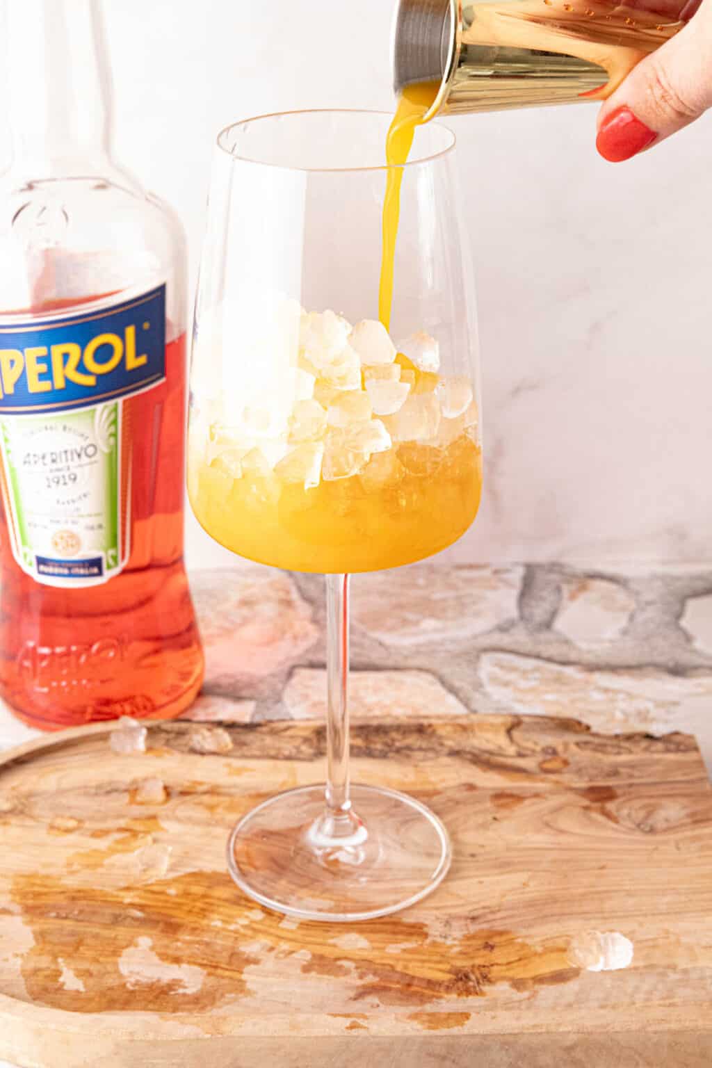 Summer Peach Aperol Spritz Recipe (Easy Peach-Aperol Drink) - Seasoned ...