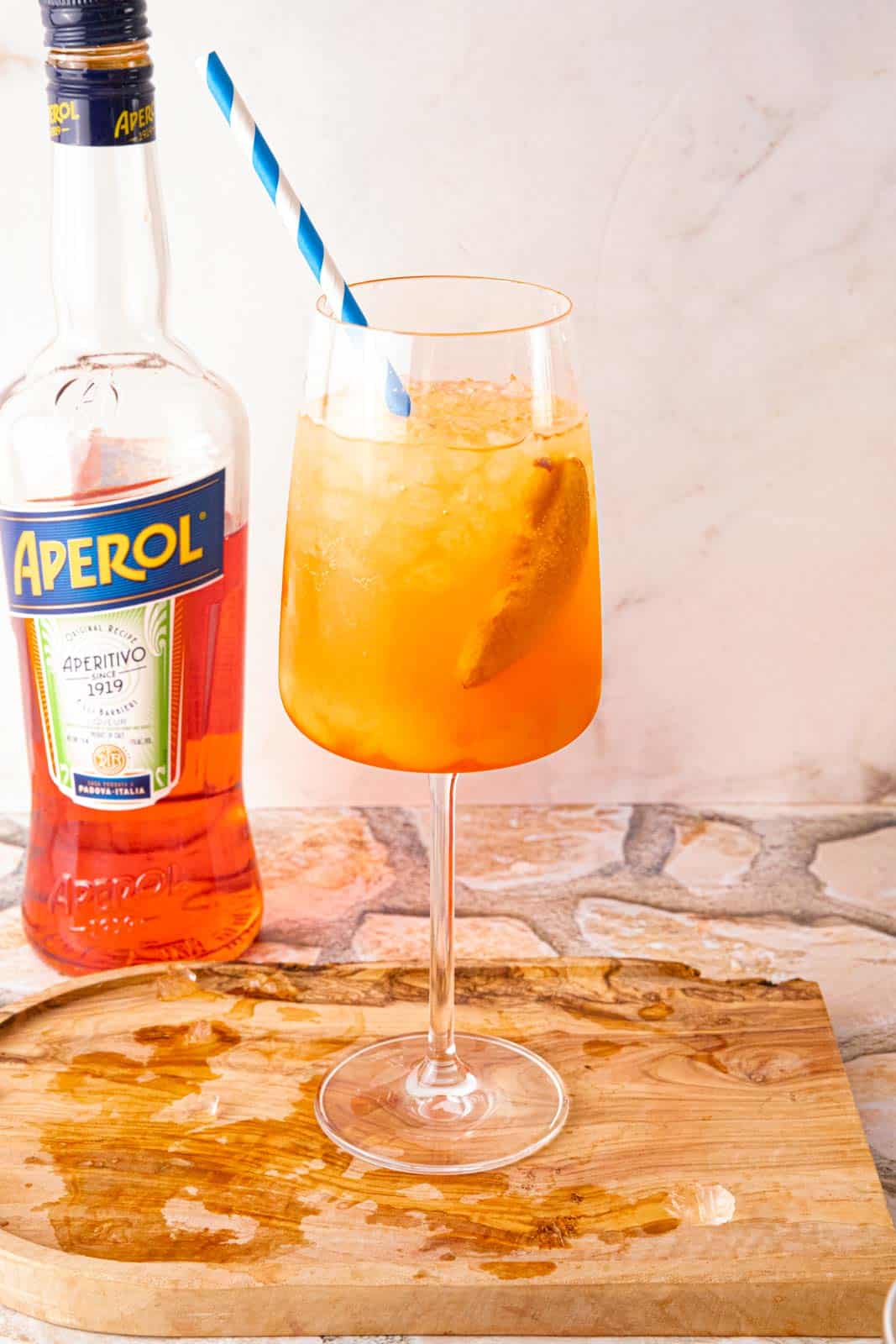 Summer Peach Aperol Spritz Recipe (Easy Peach-Aperol Drink) - Seasoned ...