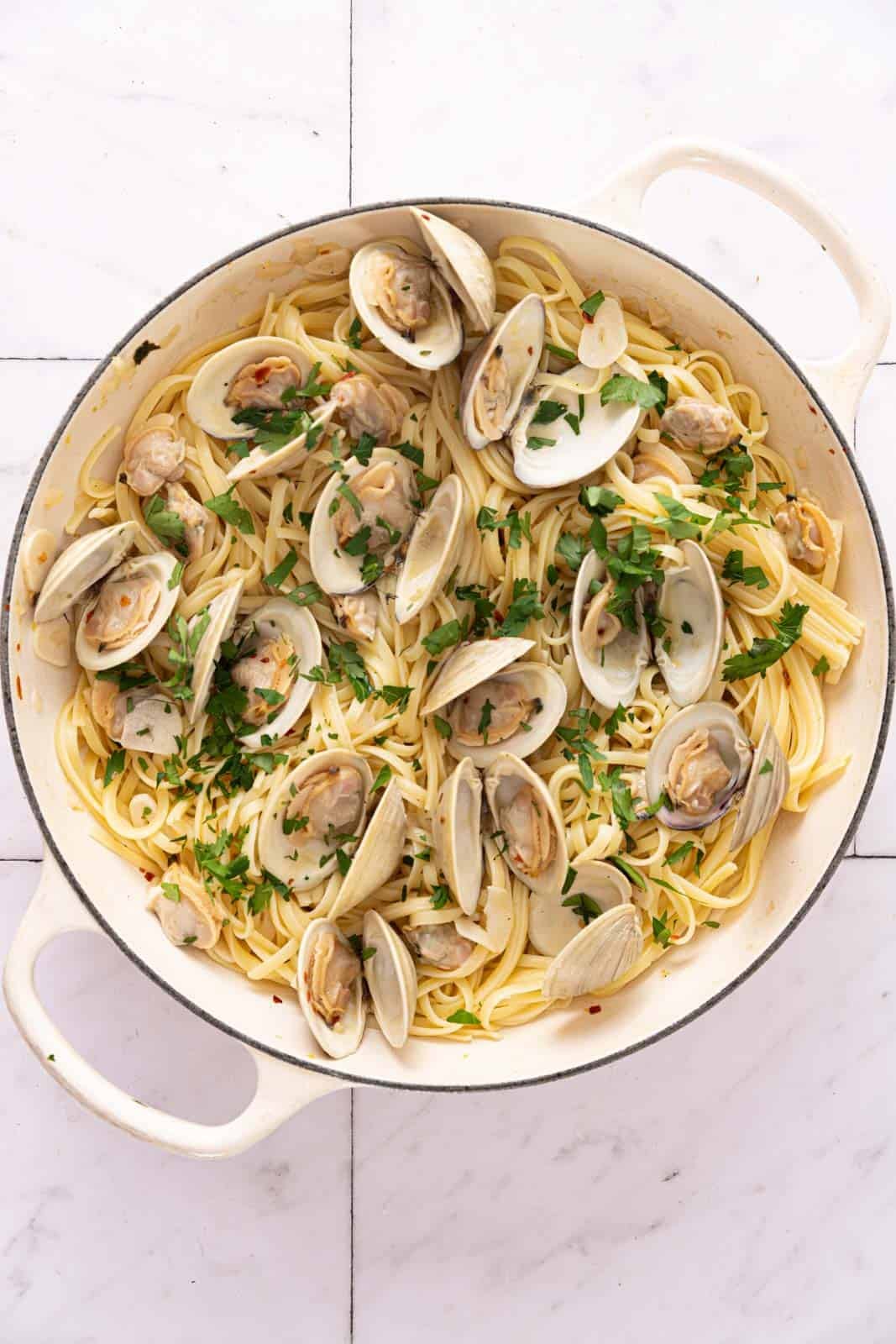 Italian Linguine Vongole Recipe (Pasta with Clams) - Seasoned and Salted