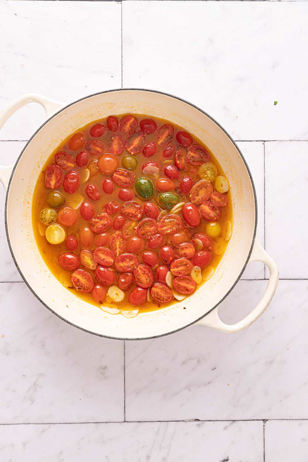 Spaghetti allo Scoglio (Italian Seafood Pasta Recipe) - Seasoned and Salted