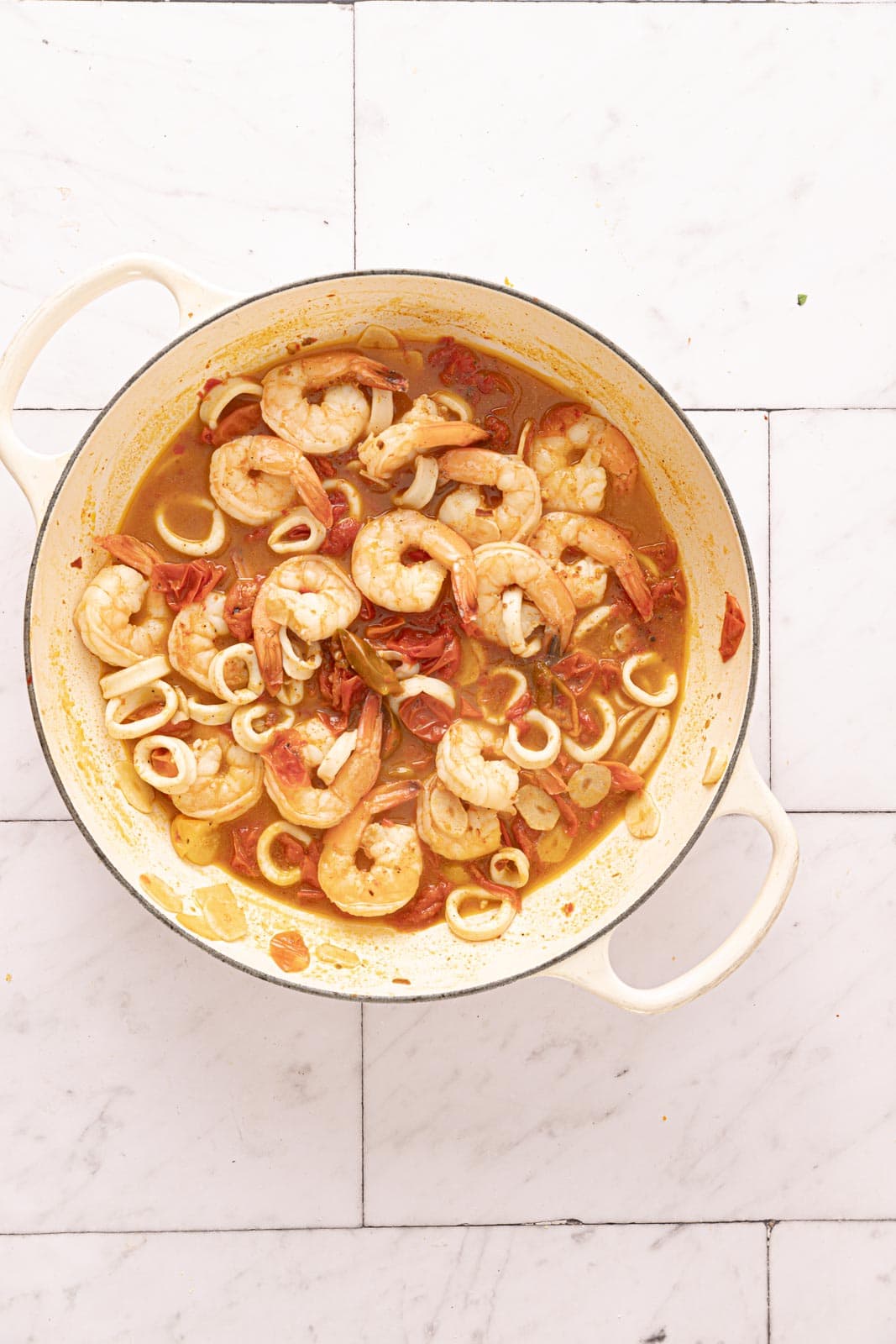 Spaghetti allo Scoglio (Italian Seafood Pasta Recipe) - Seasoned and Salted