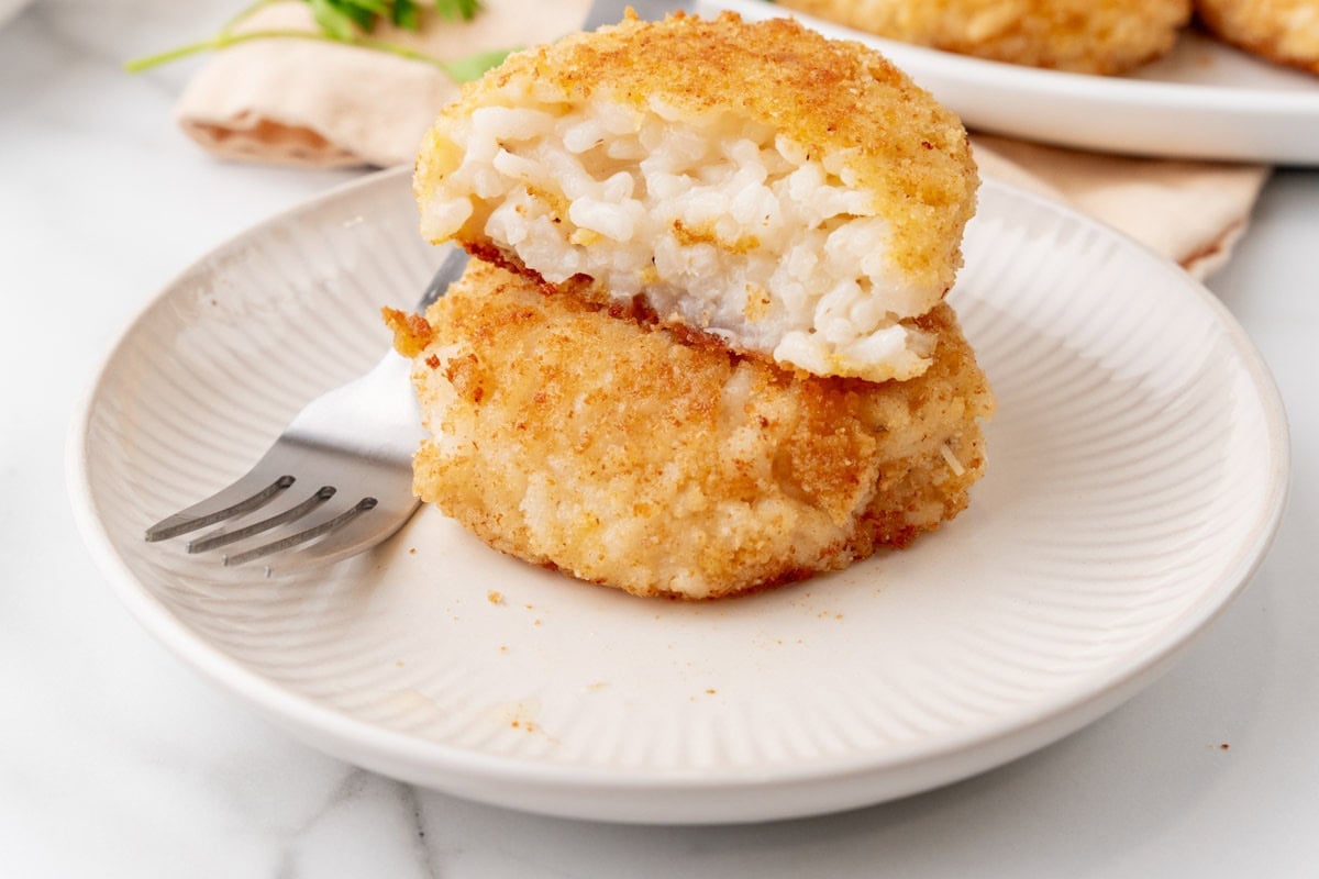 Crispy Parmesan Risotto Cakes (Pan-Fried, Party-Ready) - Seasoned and ...